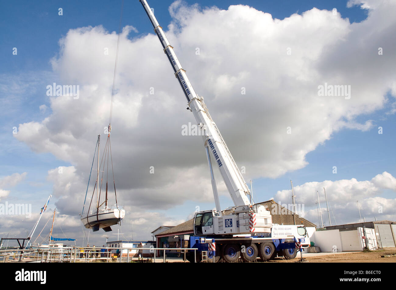 Lifting boats out of the water for the winter at ashlett sailing club ...