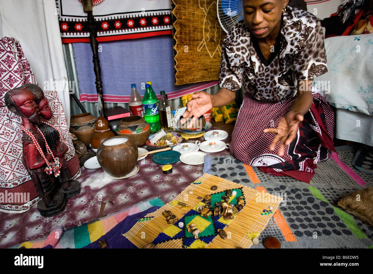 Sangoma hi-res stock photography and images - Alamy