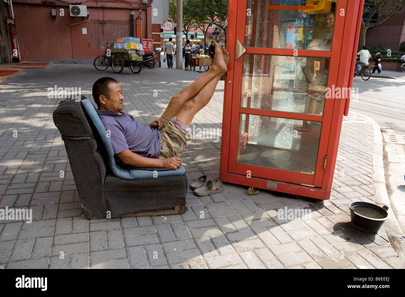 China. Shanghai. Street scene. 2007 Stock Photo - Alamy