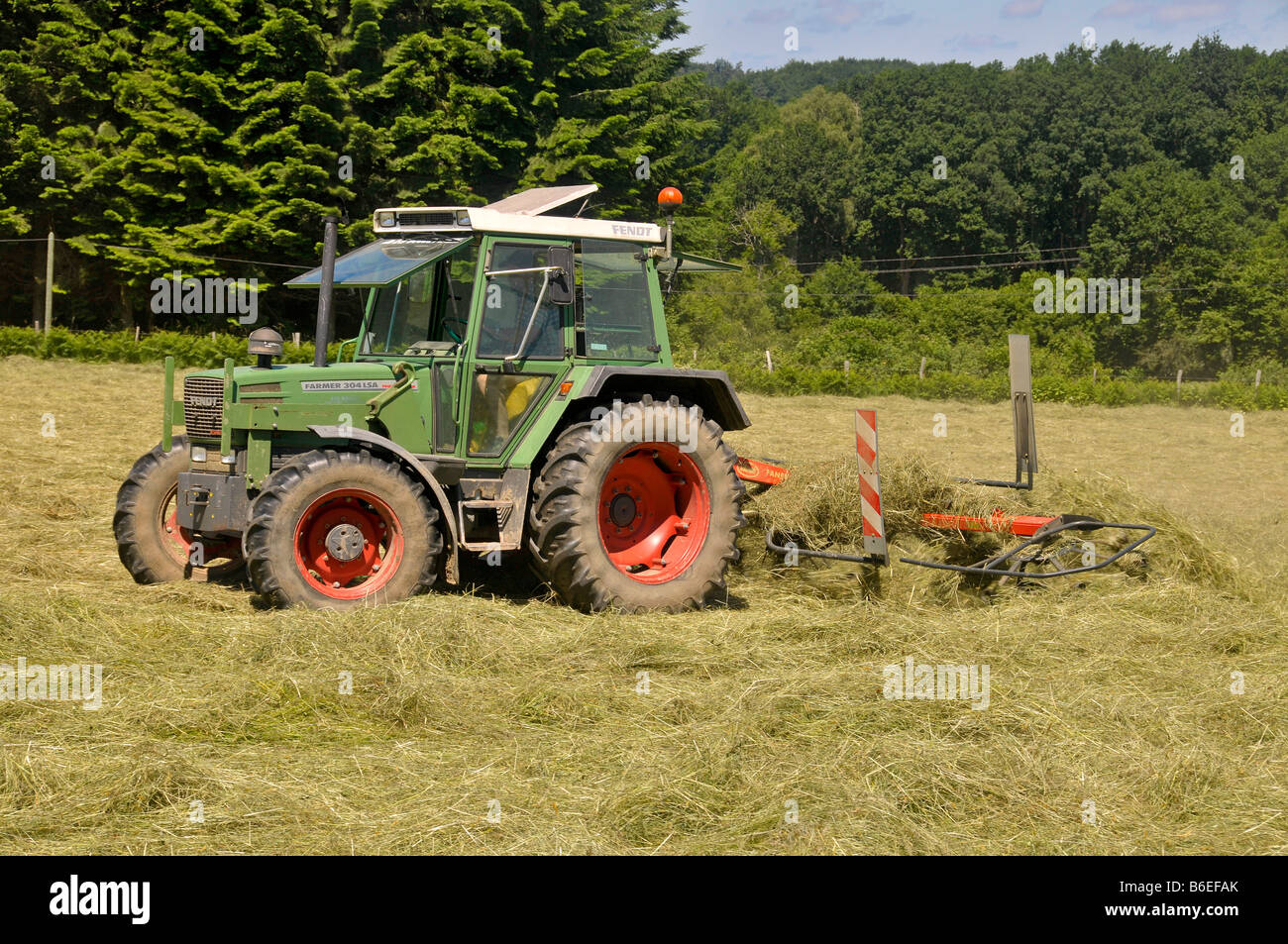 Hay haymaking hi-res stock photography and images - Alamy