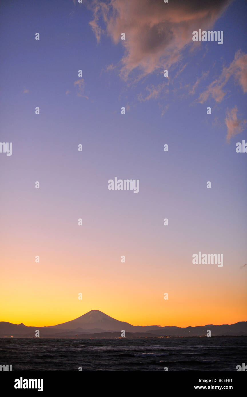 Sunset behind Mount Fuji, Enoshima JP Stock Photo - Alamy