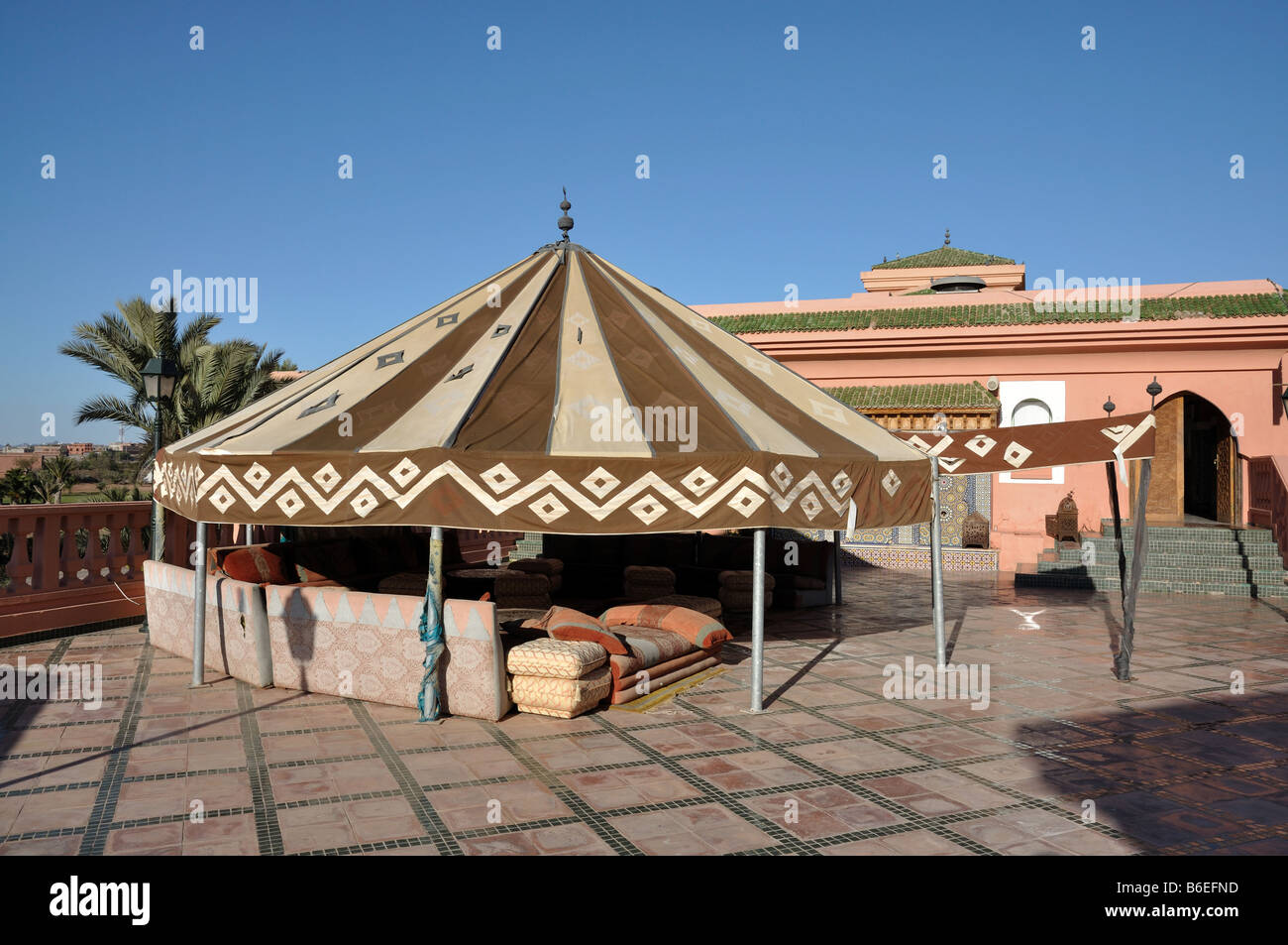 Traditional moroccan berber tent hi-res stock photography and images ...