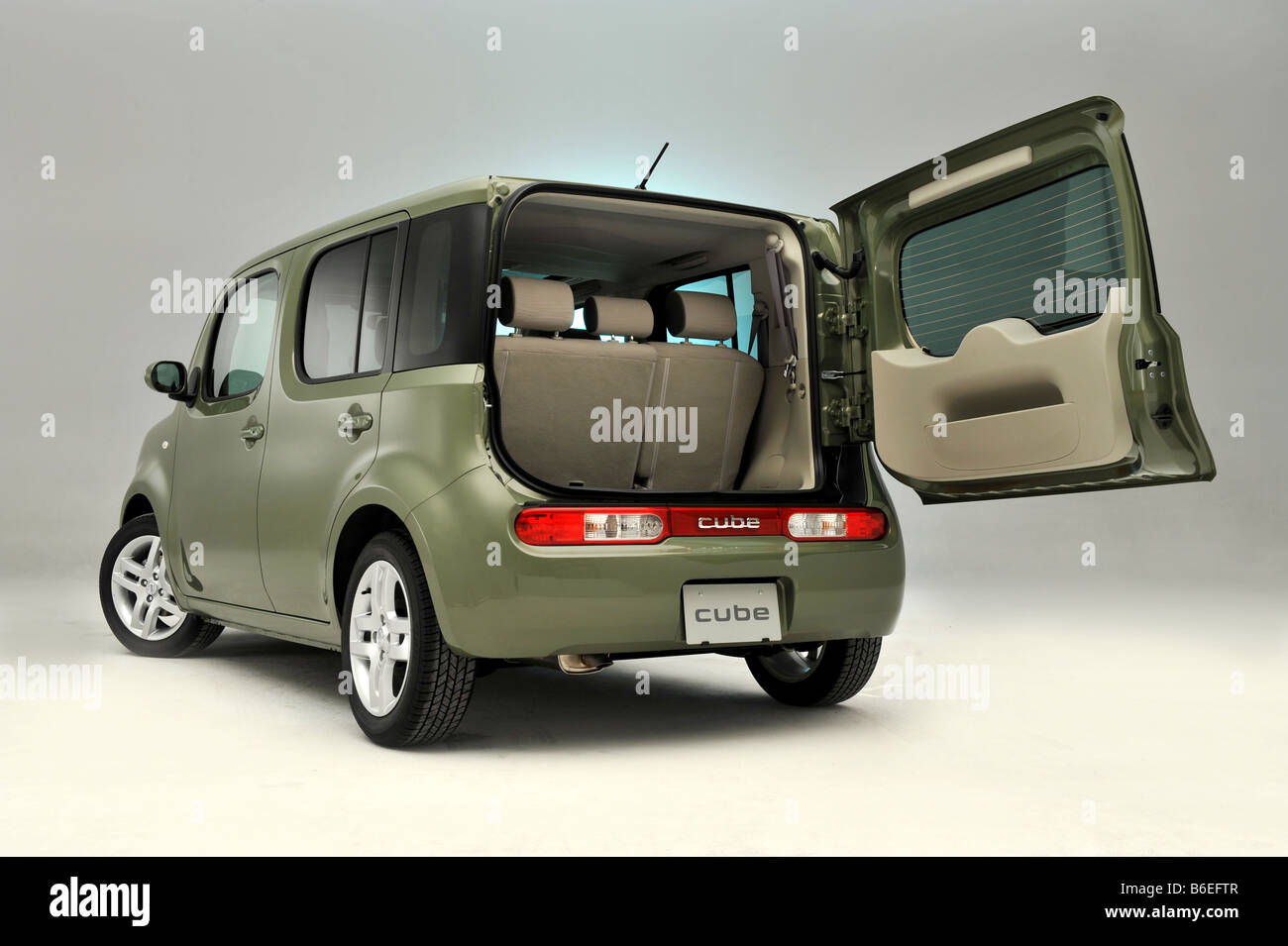 Nissan cube 2008 hi-res stock photography and images - Alamy