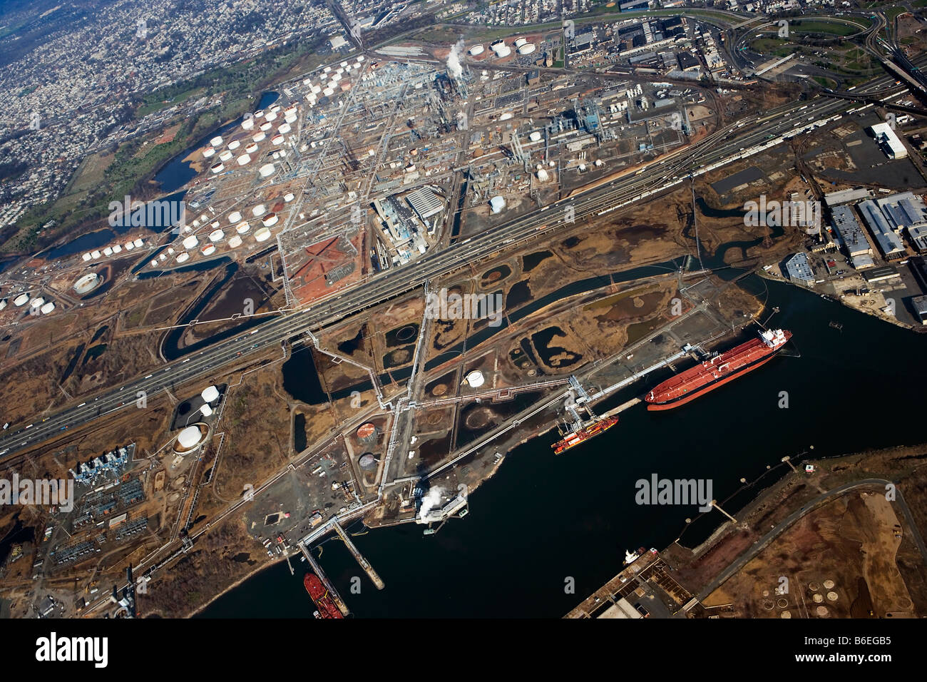 Oil harbour hi-res stock photography and images - Alamy