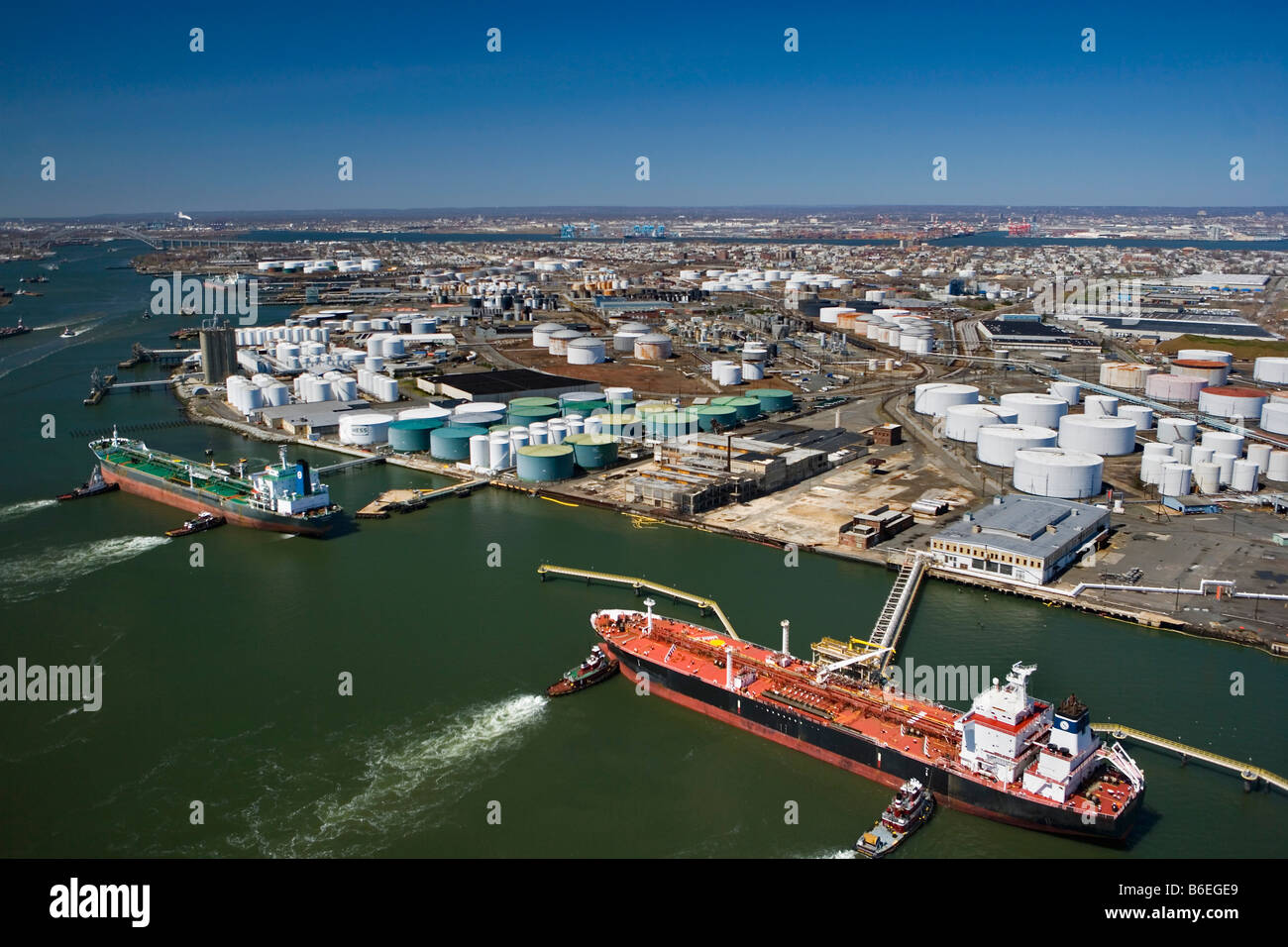 Oil harbour hi-res stock photography and images - Alamy