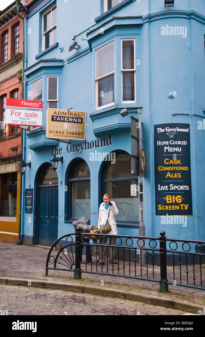 Property for sale sign in wales hi-res stock photography and images - Alamy