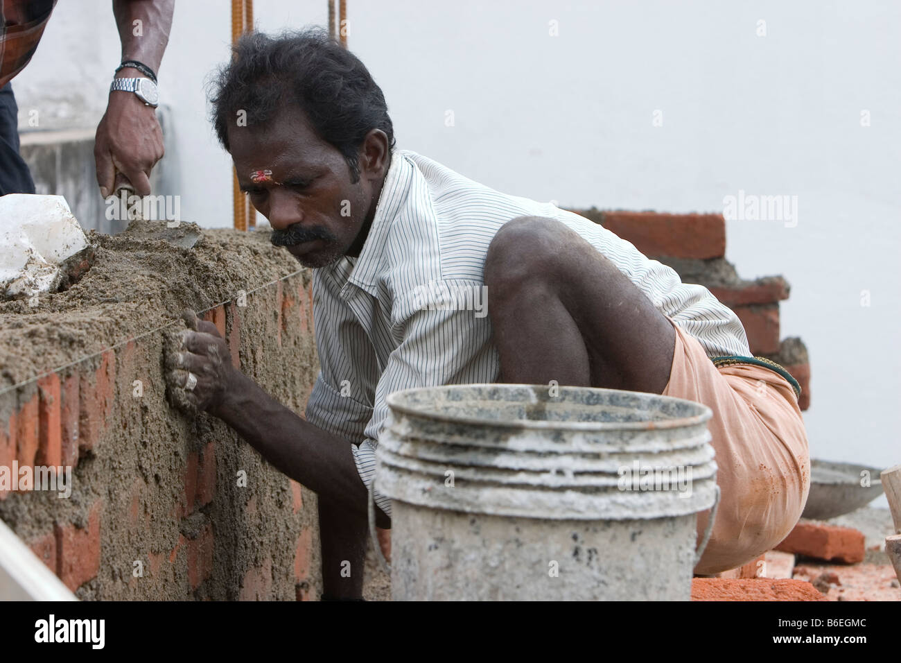 A mason building a brick wall Stock Photo - Alamy