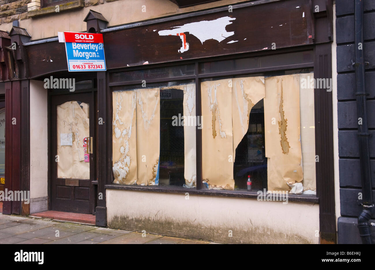 Sold signage hi-res stock photography and images - Alamy