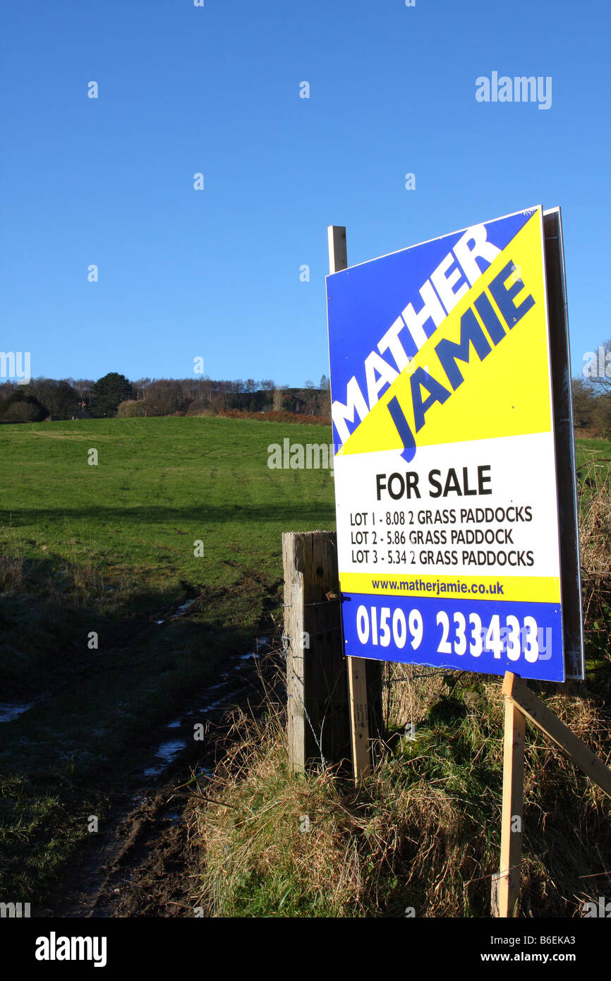 Land for sale sign hi-res stock photography and images - Alamy