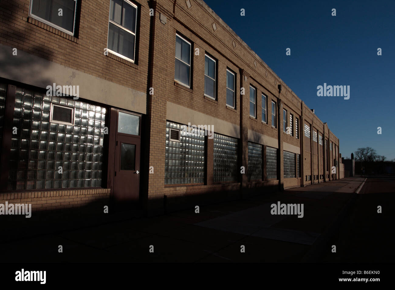 Tan brick glass block building hi-res stock photography and images - Alamy