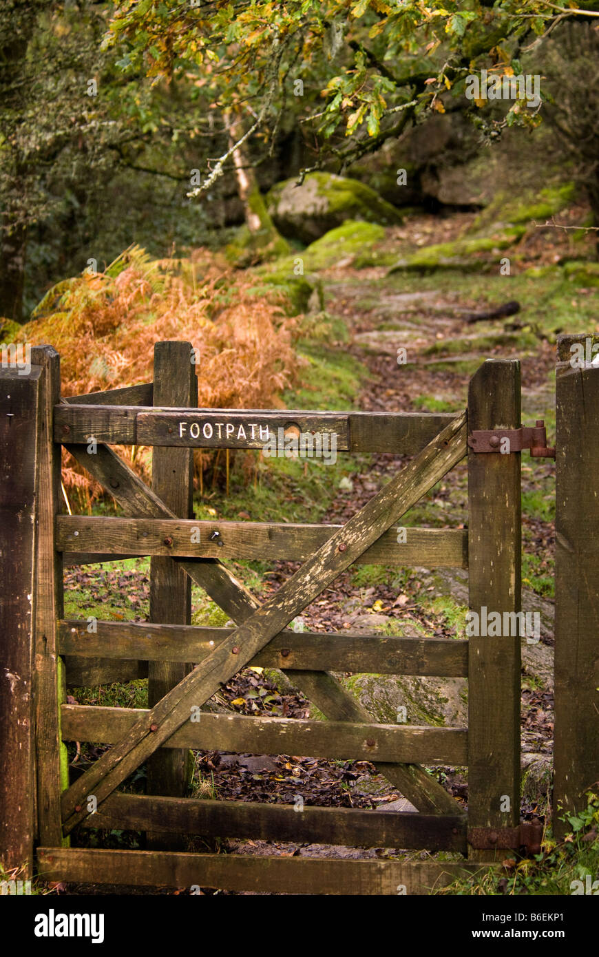 Footpath gate hi-res stock photography and images - Alamy