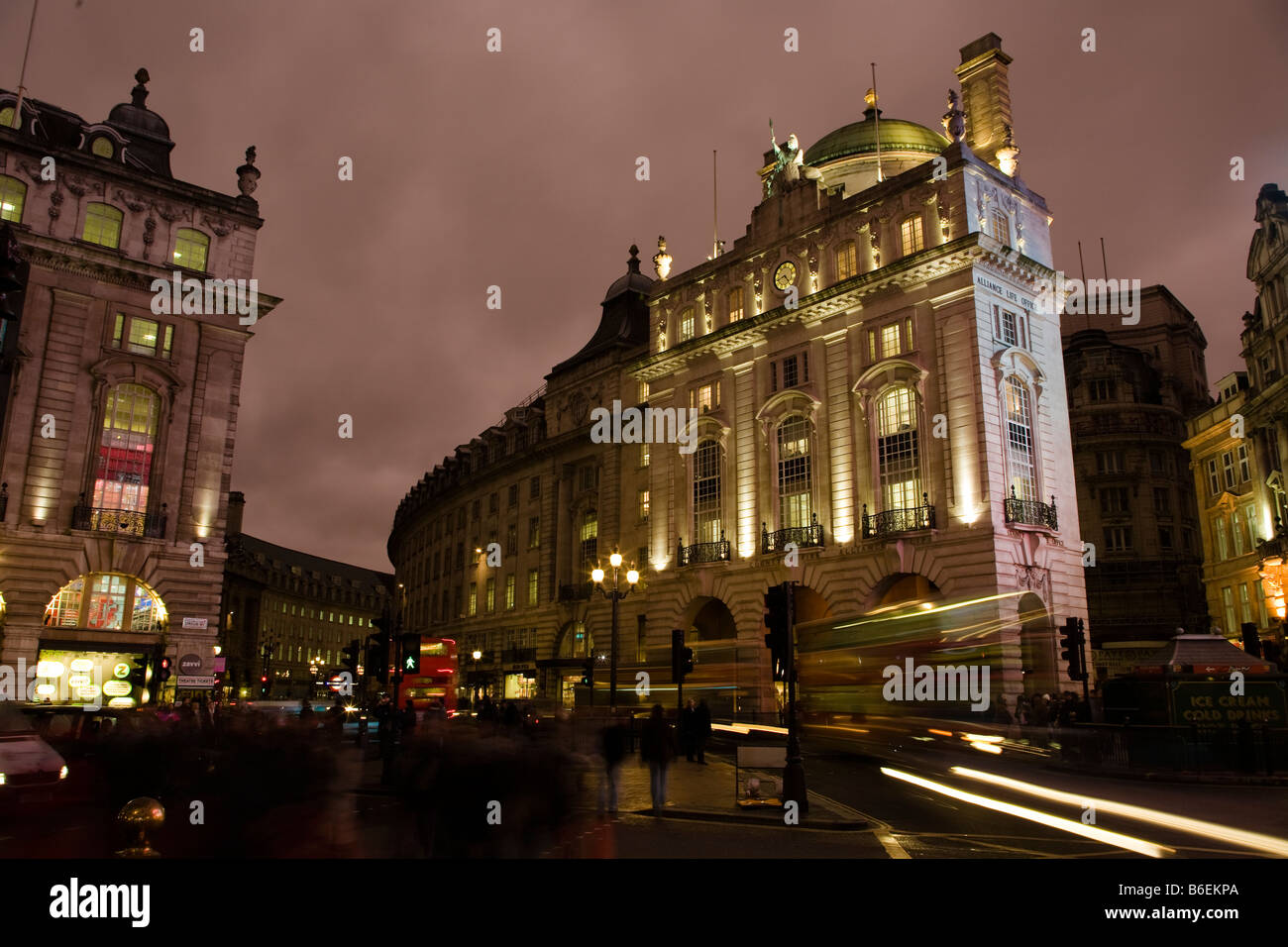 Picadilly circus night hi-res stock photography and images - Alamy