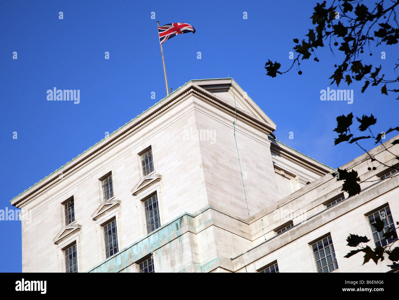 Ministry of defence building london hi-res stock photography and images ...