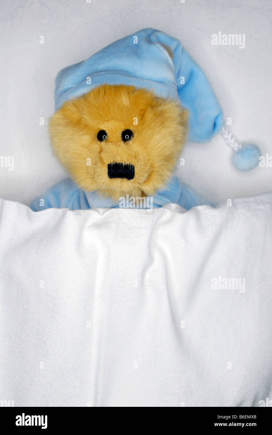 Teddy sleeps in bed Stock Photo - Alamy