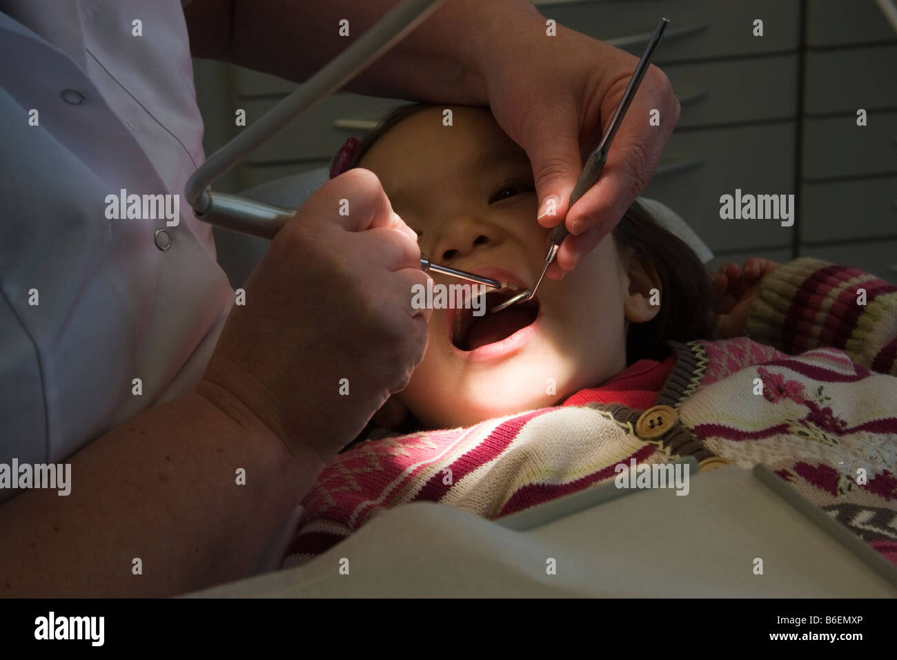 Kids teeth hi-res stock photography and images - Alamy