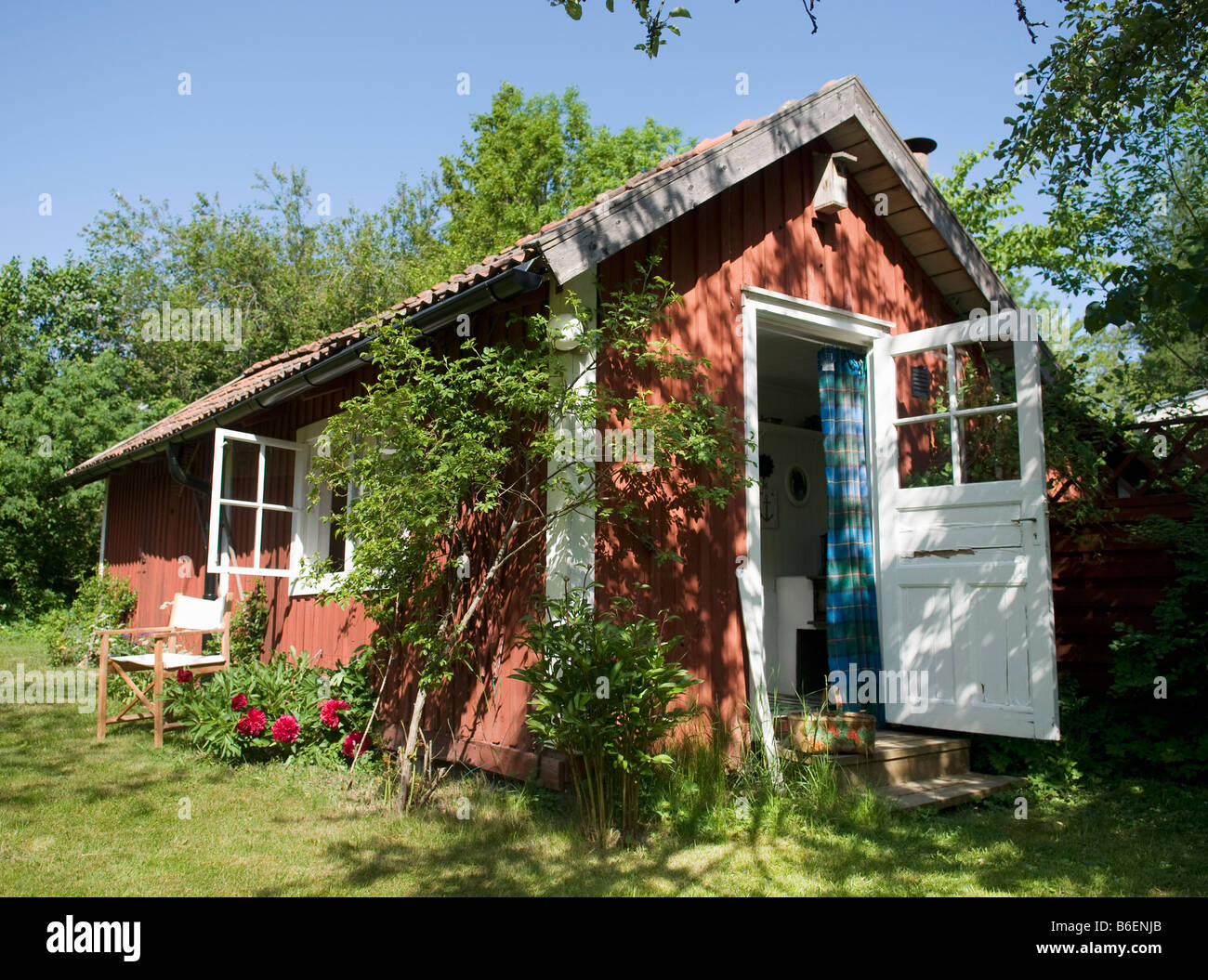 Small red house Stock Photo - Alamy