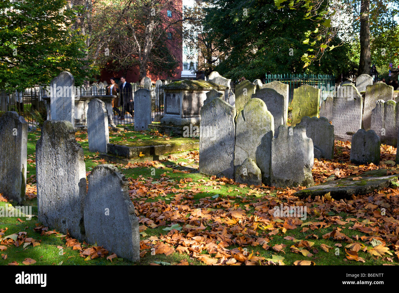 Bunhill burial ground hi-res stock photography and images - Alamy