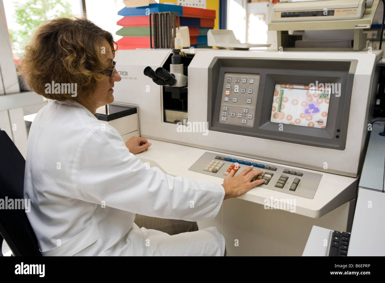 Semi-automated differentiation of blood smears by a laboratory ...