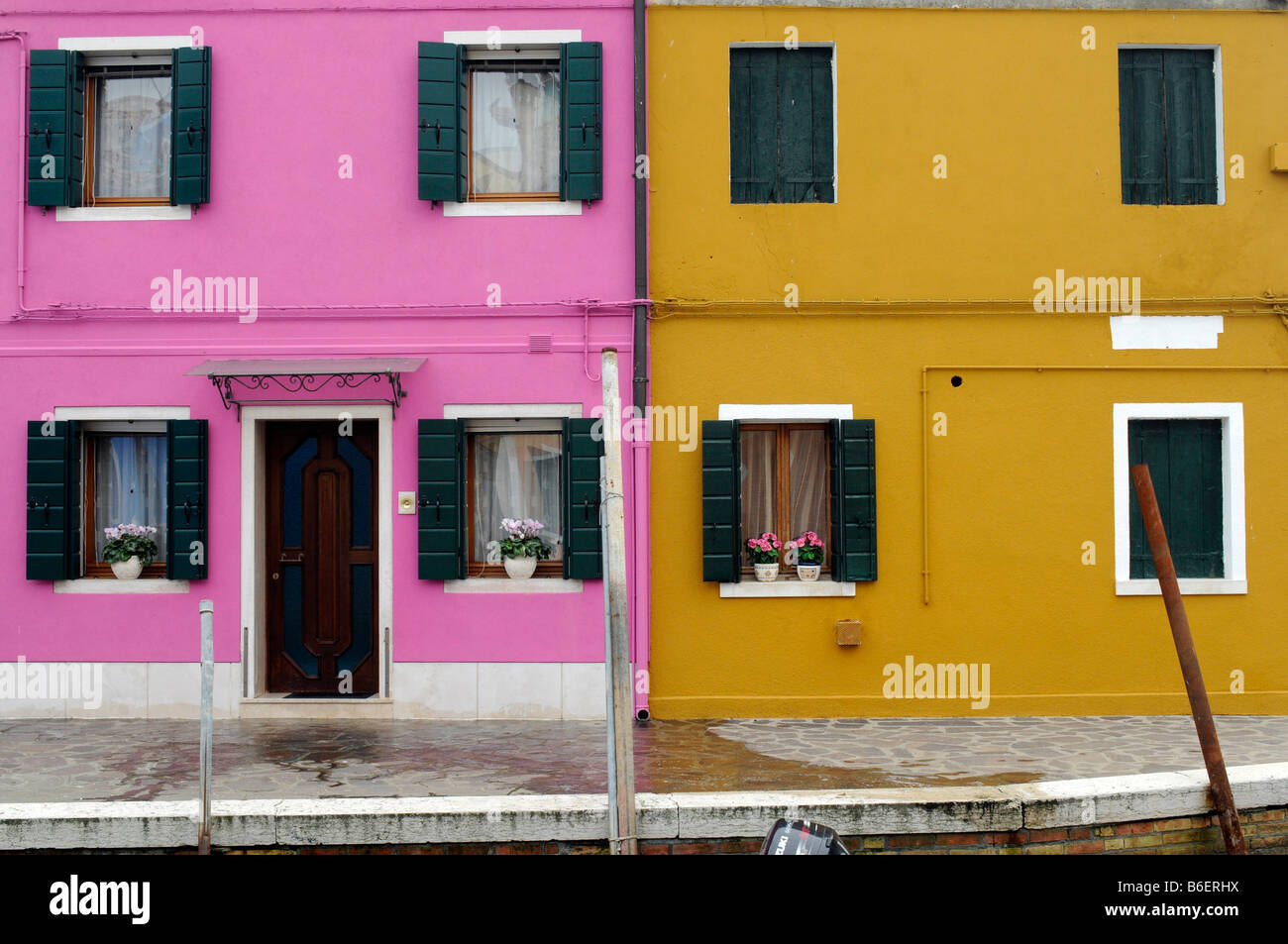Ochre painted house hi-res stock photography and images - Alamy
