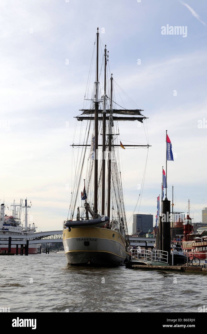 3 masted ship hi-res stock photography and images - Alamy