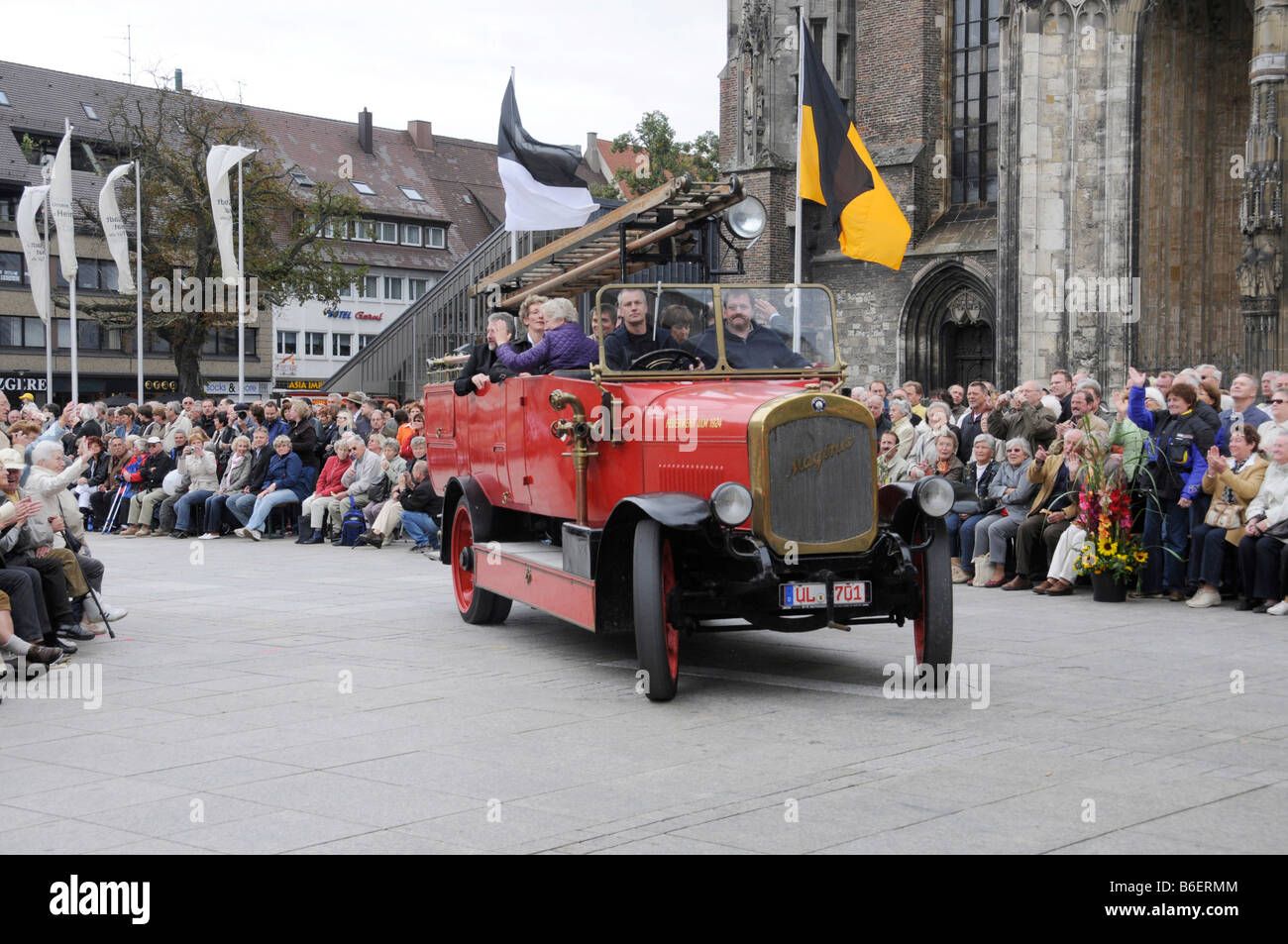 Classic car with political stars in front of Ulm Minster, Heimattage ...