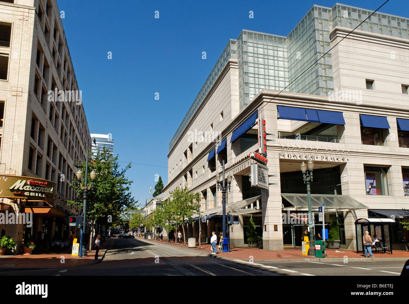 Portland oregon street scene hi-res stock photography and images - Alamy