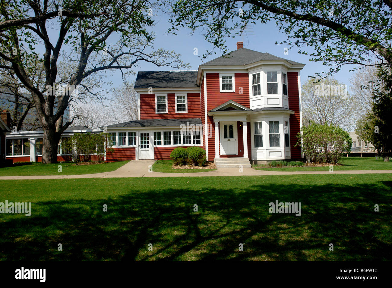 Two story farm house hi-res stock photography and images - Alamy