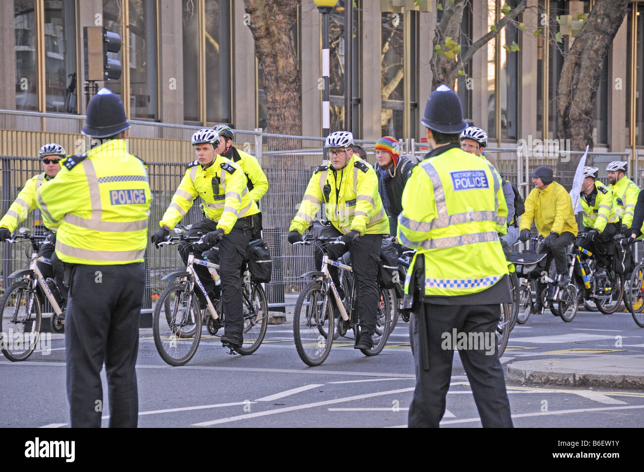 Uk cyclists group bicycles hi-res stock photography and images - Alamy