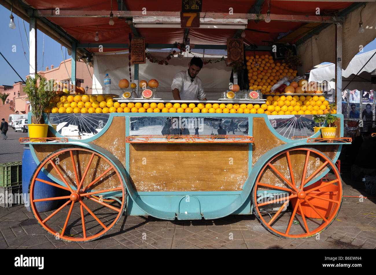 Juice stall marrakech hi-res stock photography and images - Alamy