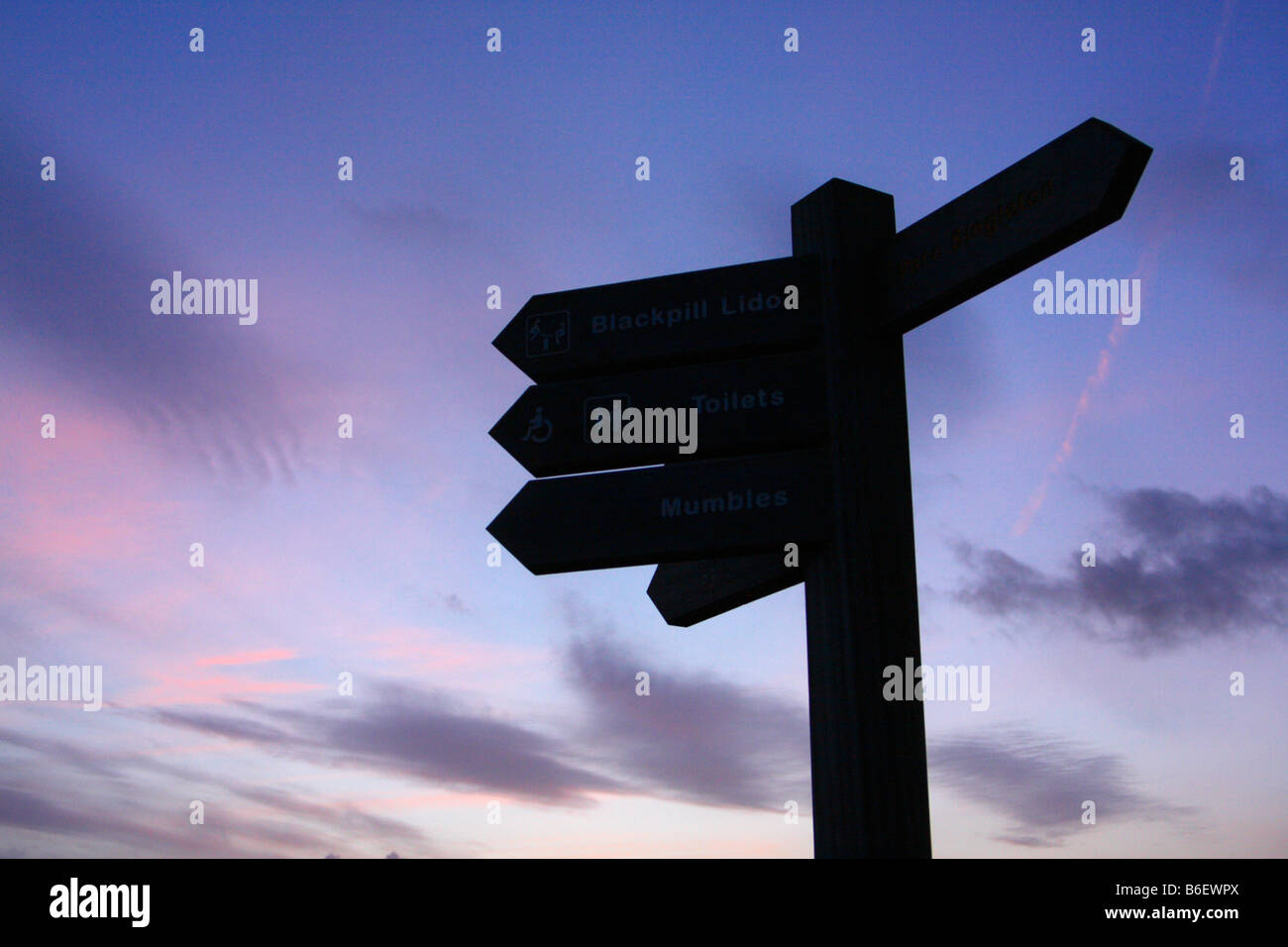 Signpost Silhouette High Resolution Stock Photography and Images - Alamy