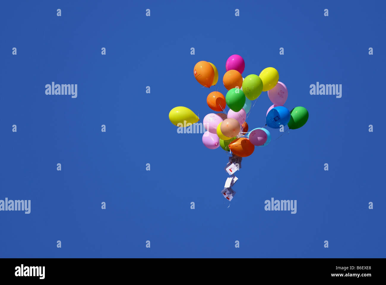 floating bundle of colorful gas balloons with postcards Stock Photo - Alamy