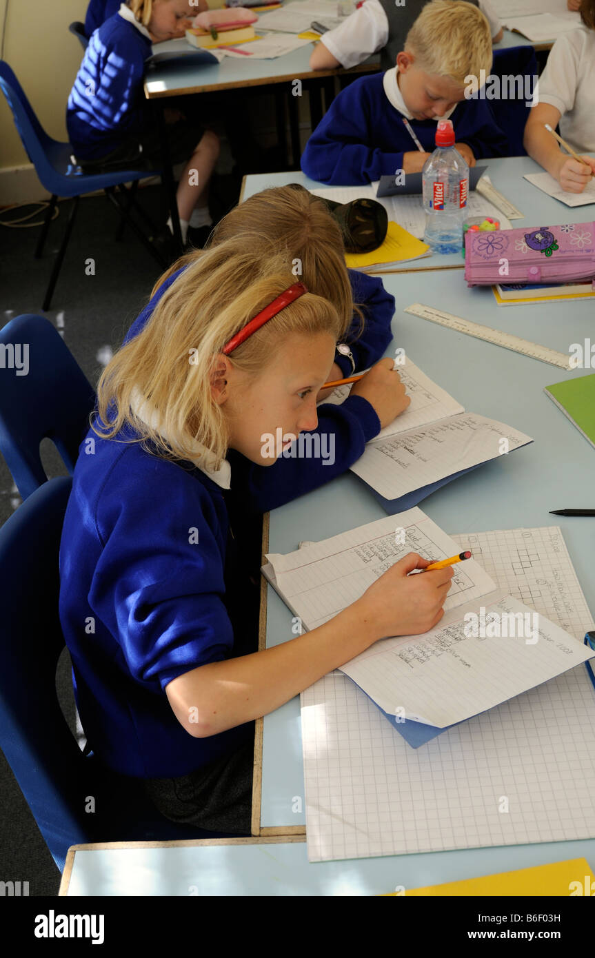 Girls working in primary school hi-res stock photography and images - Alamy
