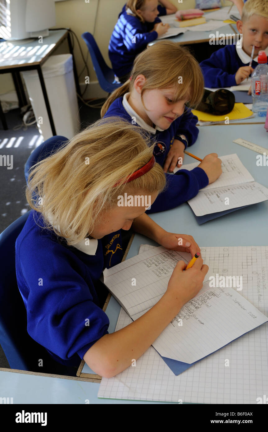 Primary school children working in classroom Stock Photo - Alamy