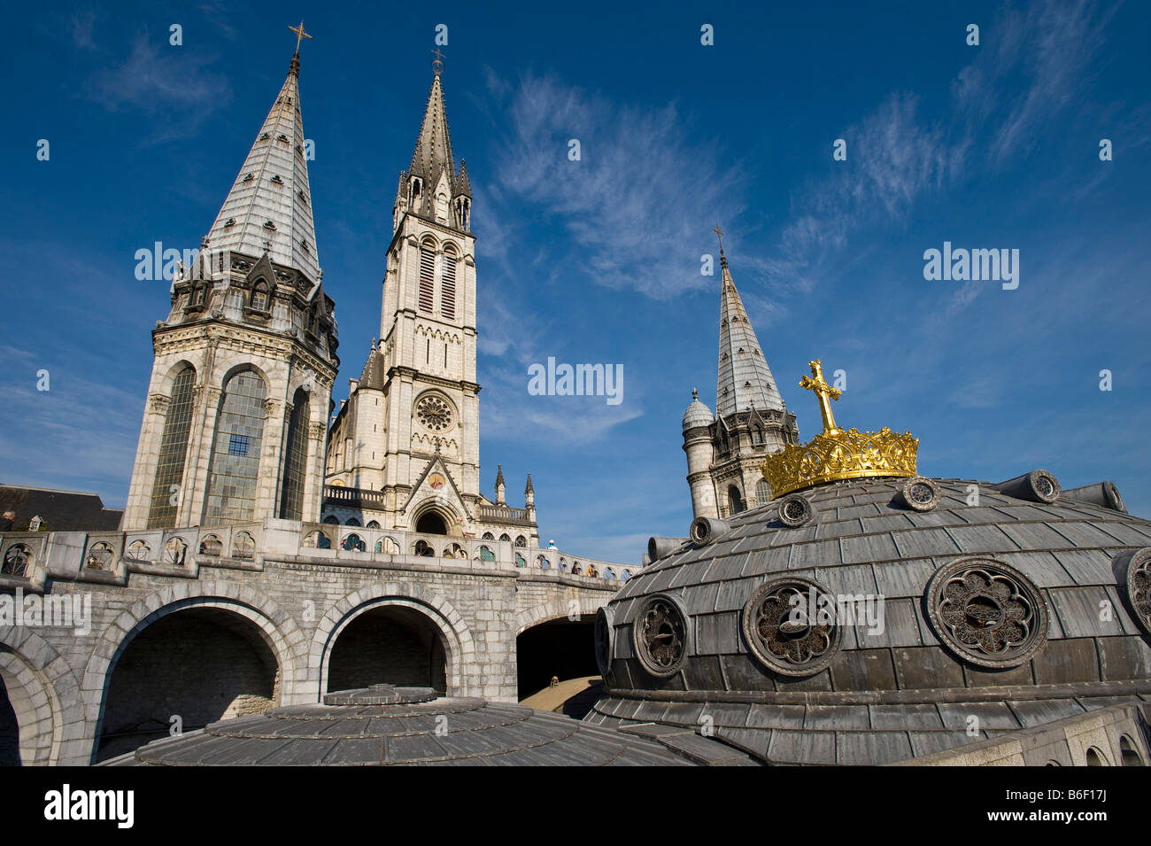 Rosary Basilica and the Basilica of the Immaculate Conception, Lourdes ...