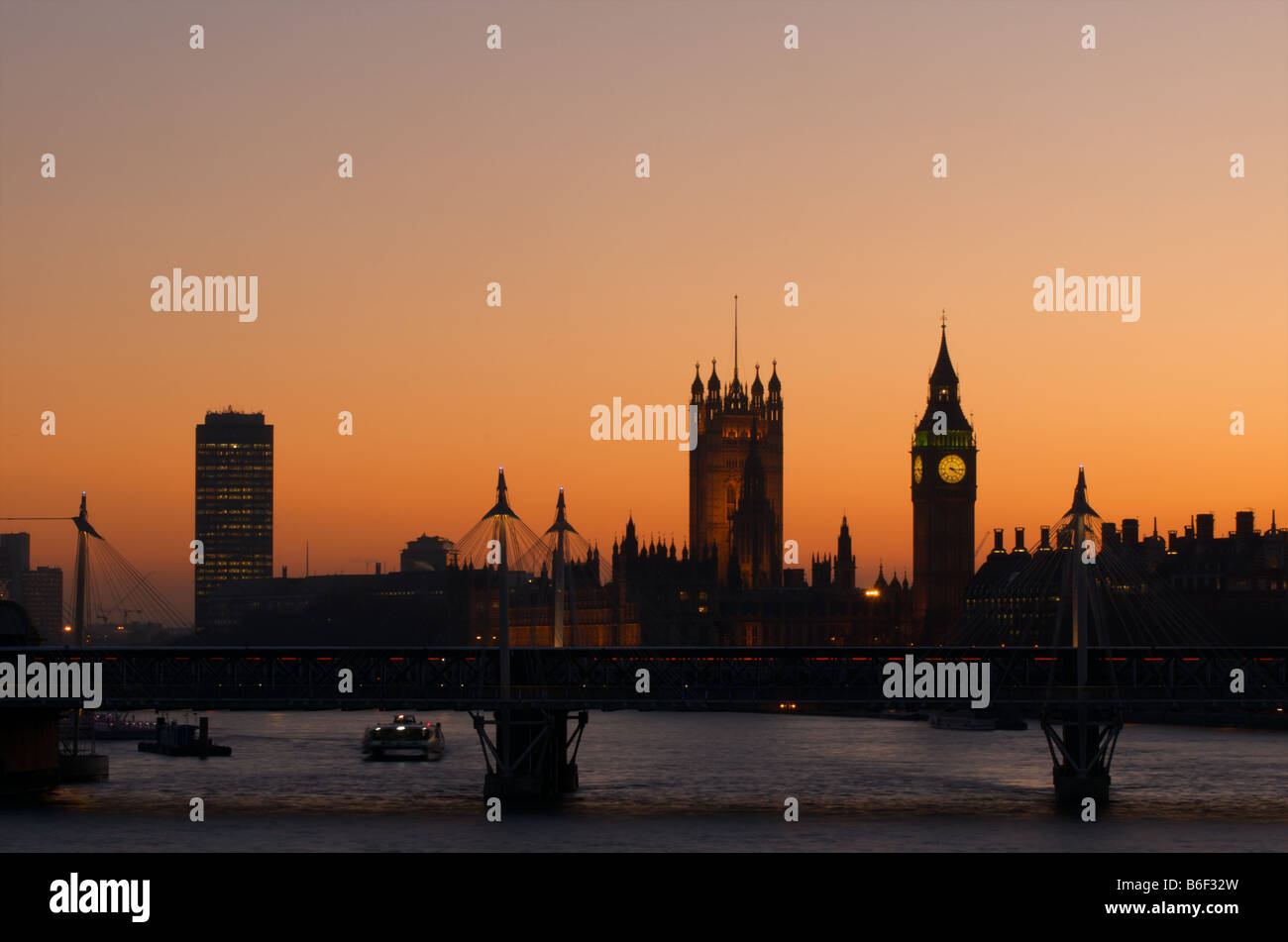 Sunset of the houses of parliament hi-res stock photography and images ...