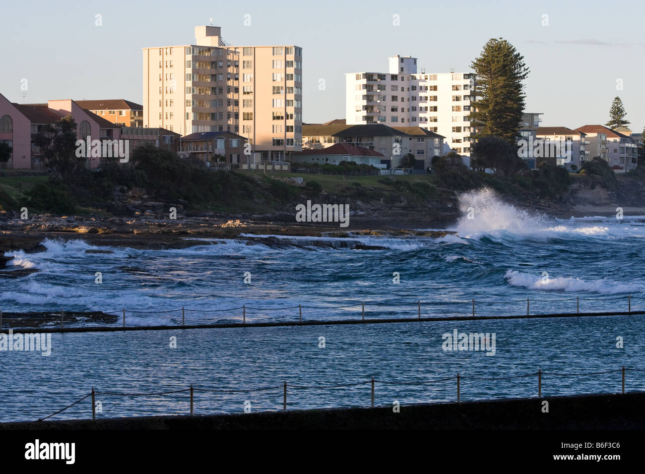 Waves and crashing and building hi-res stock photography and images - Alamy