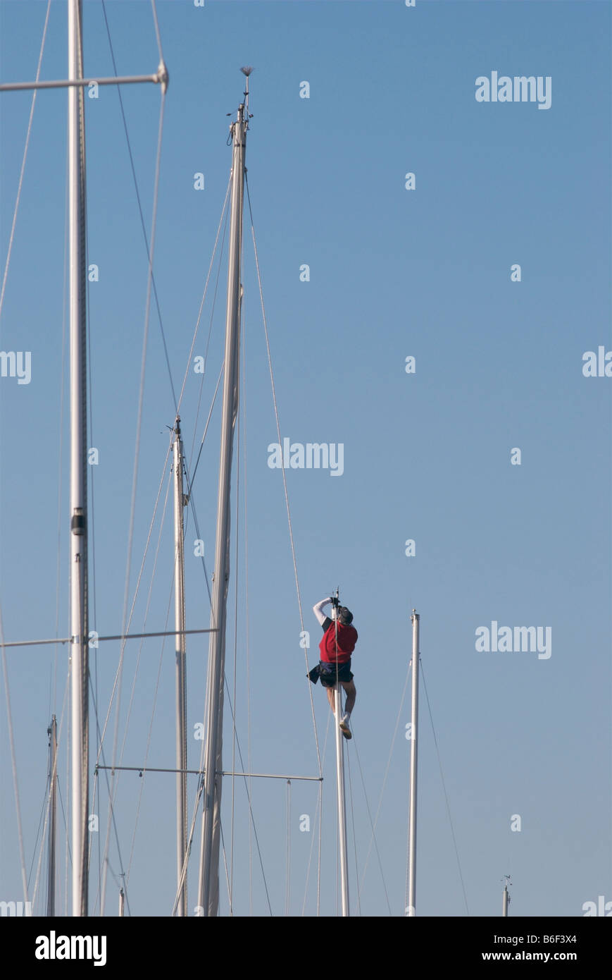 Work aloft hi-res stock photography and images - Alamy