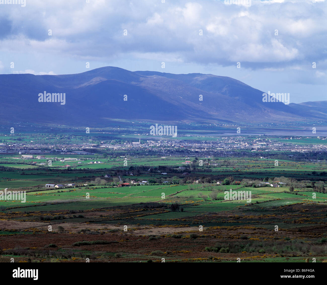 ireland, county kerry, tralee, nestles under the surrounding high ...