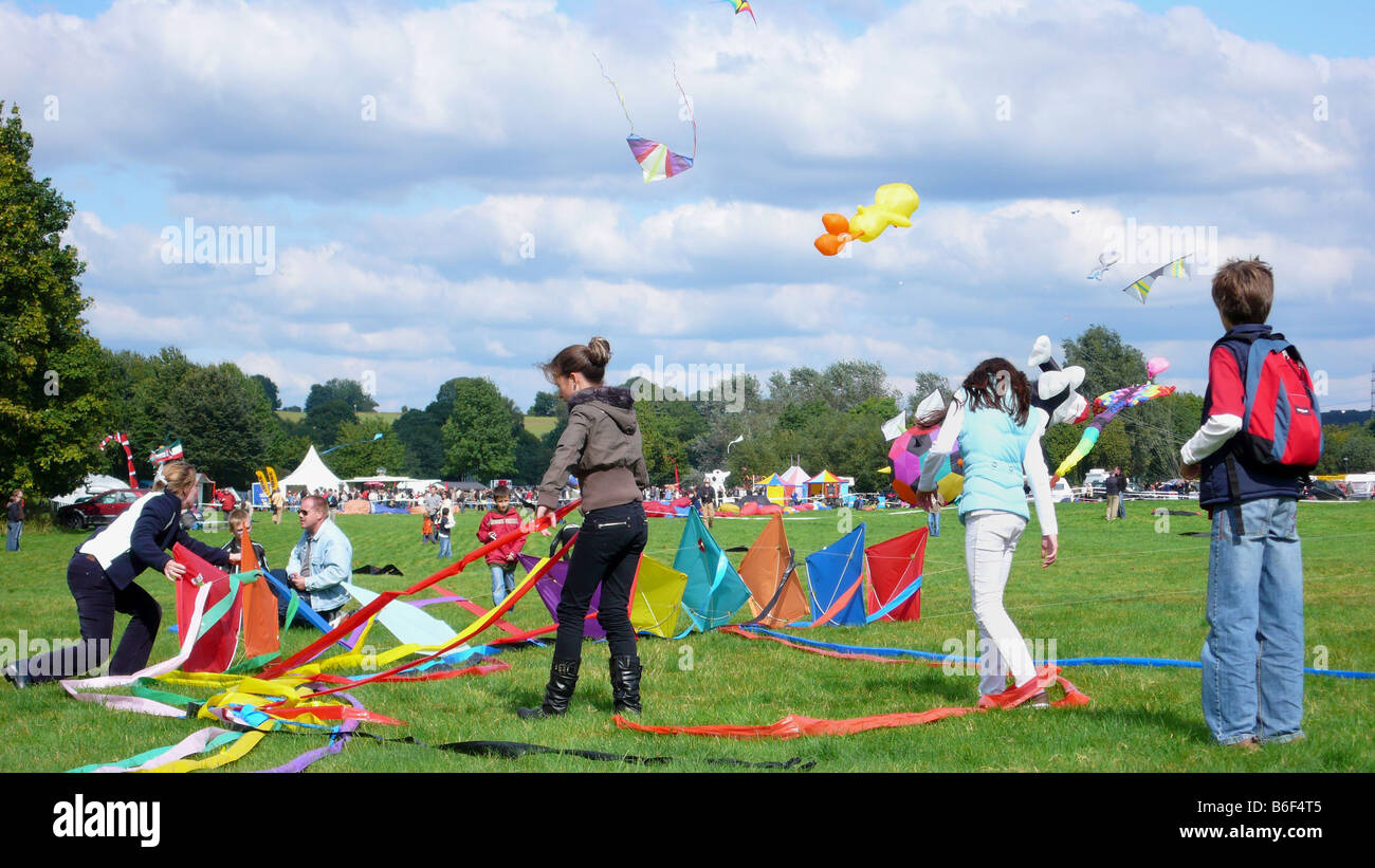 Diverse family flying kite hi-res stock photography and images - Alamy