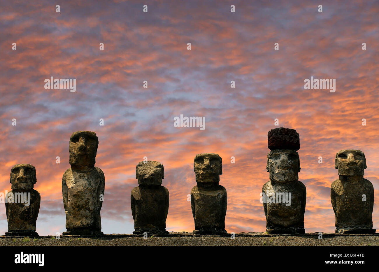 Stone statues moai from island hi-res stock photography and images - Alamy