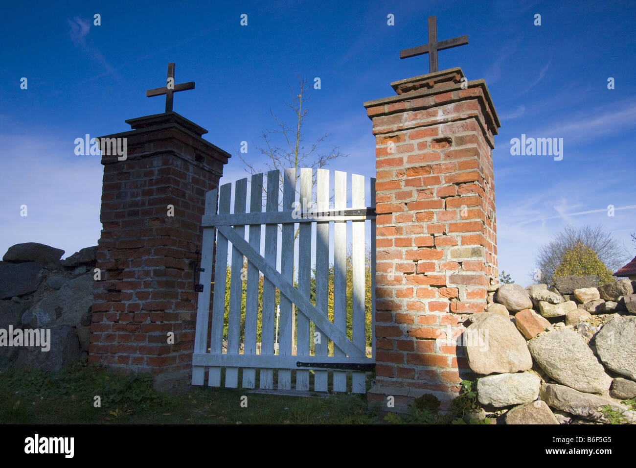 Lichgate hi-res stock photography and images - Alamy