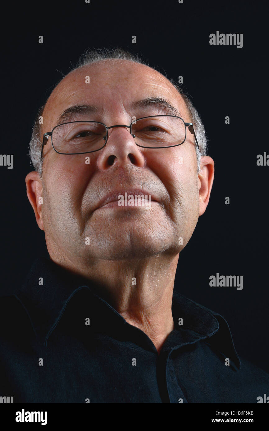 elder grey-haired man with glasses Stock Photo - Alamy