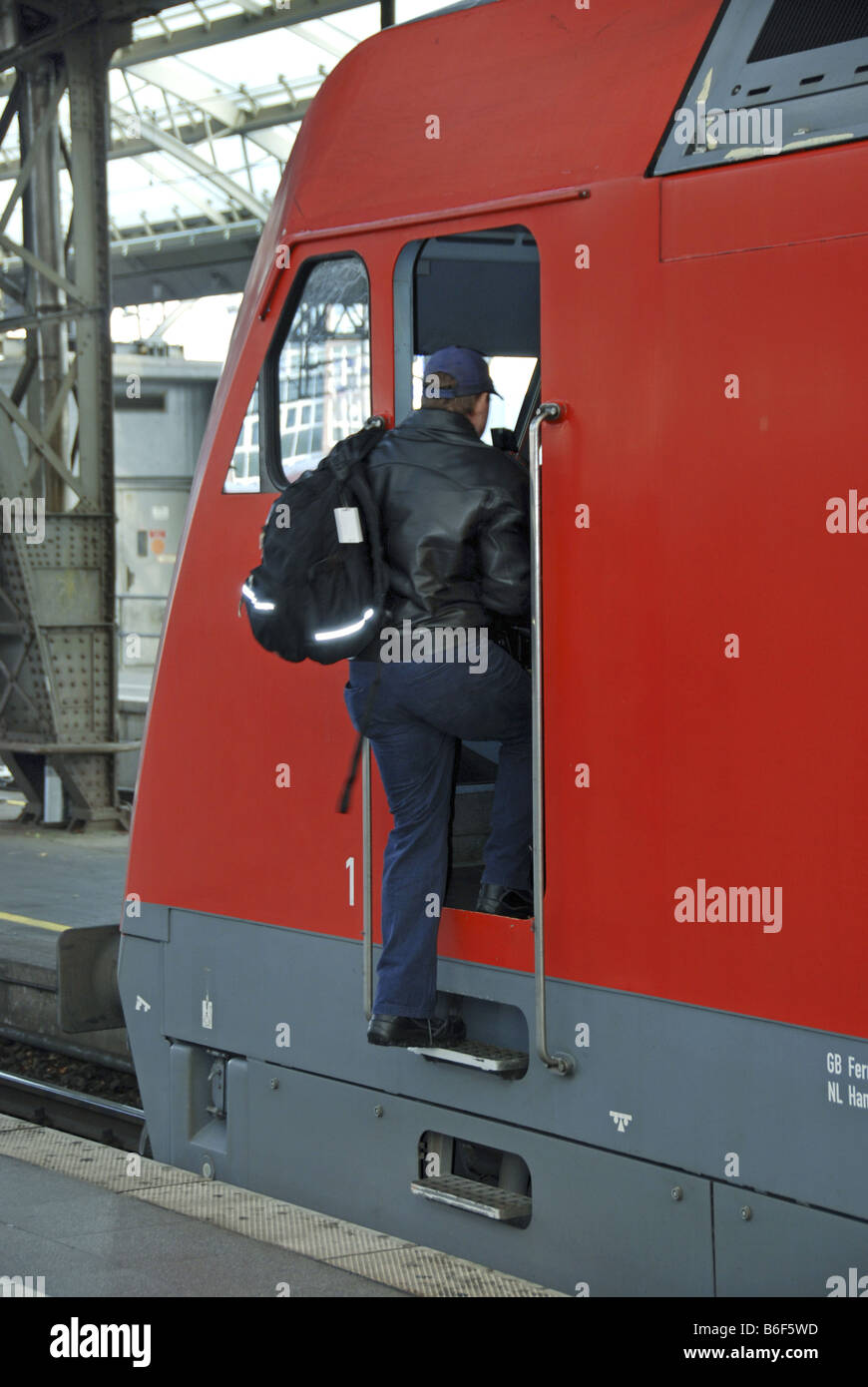 Lokomotive driver changing of shift hi-res stock photography and images ...