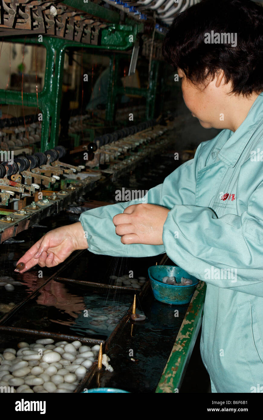 Chinese silk thread hi-res stock photography and images - Alamy