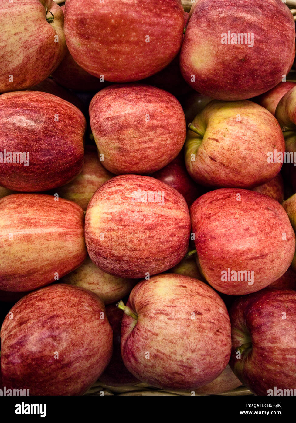 Bulk apples hi-res stock photography and images - Alamy