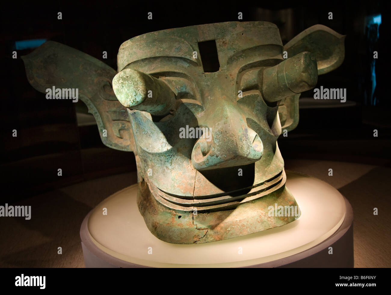 Three star mound statue hi-res stock photography and images - Alamy