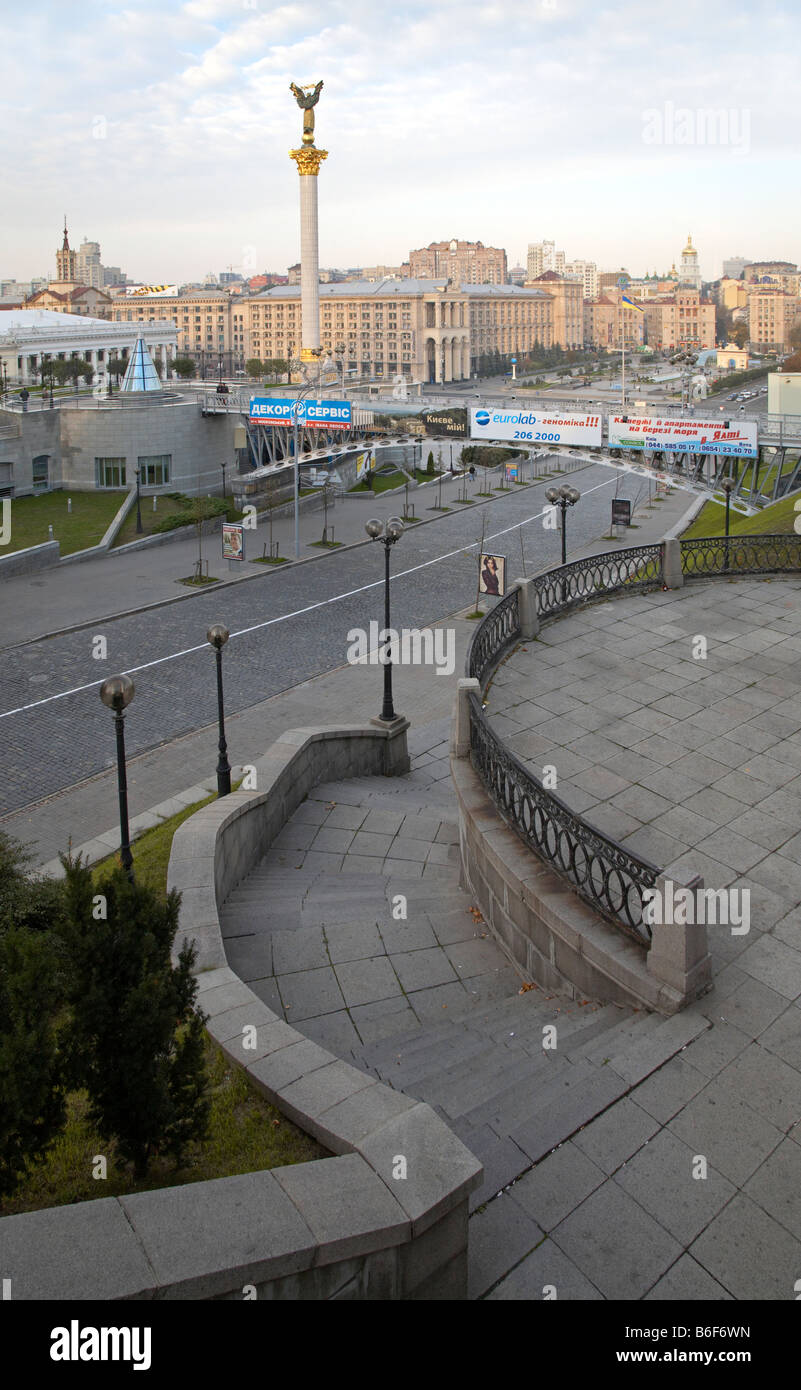 Morning "Maidan Nezalezhnosti ("Independence Square") scene (Kiev-City ...