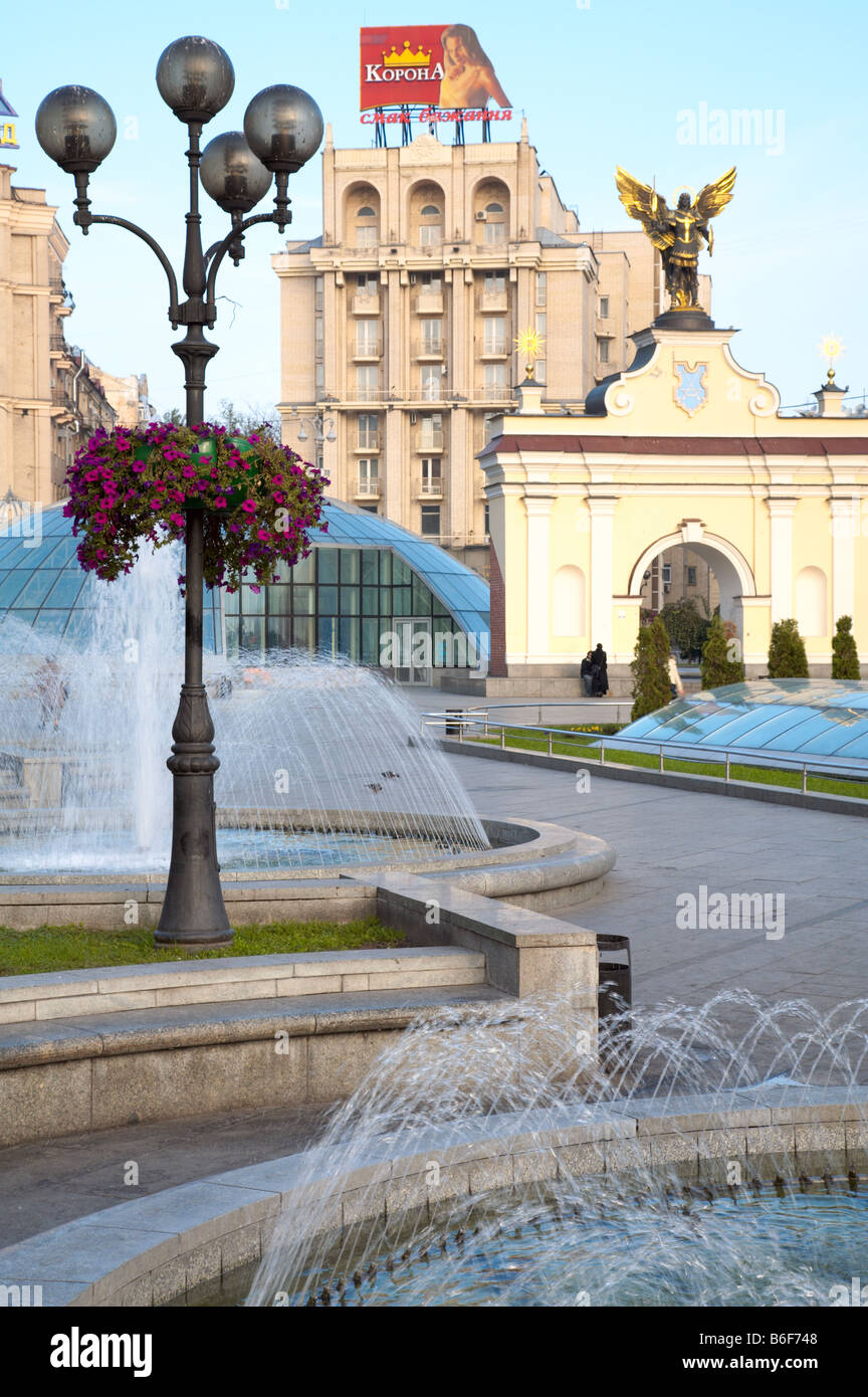 Morning "Maidan Nezalezhnosti ("Independence Square") scene with ...