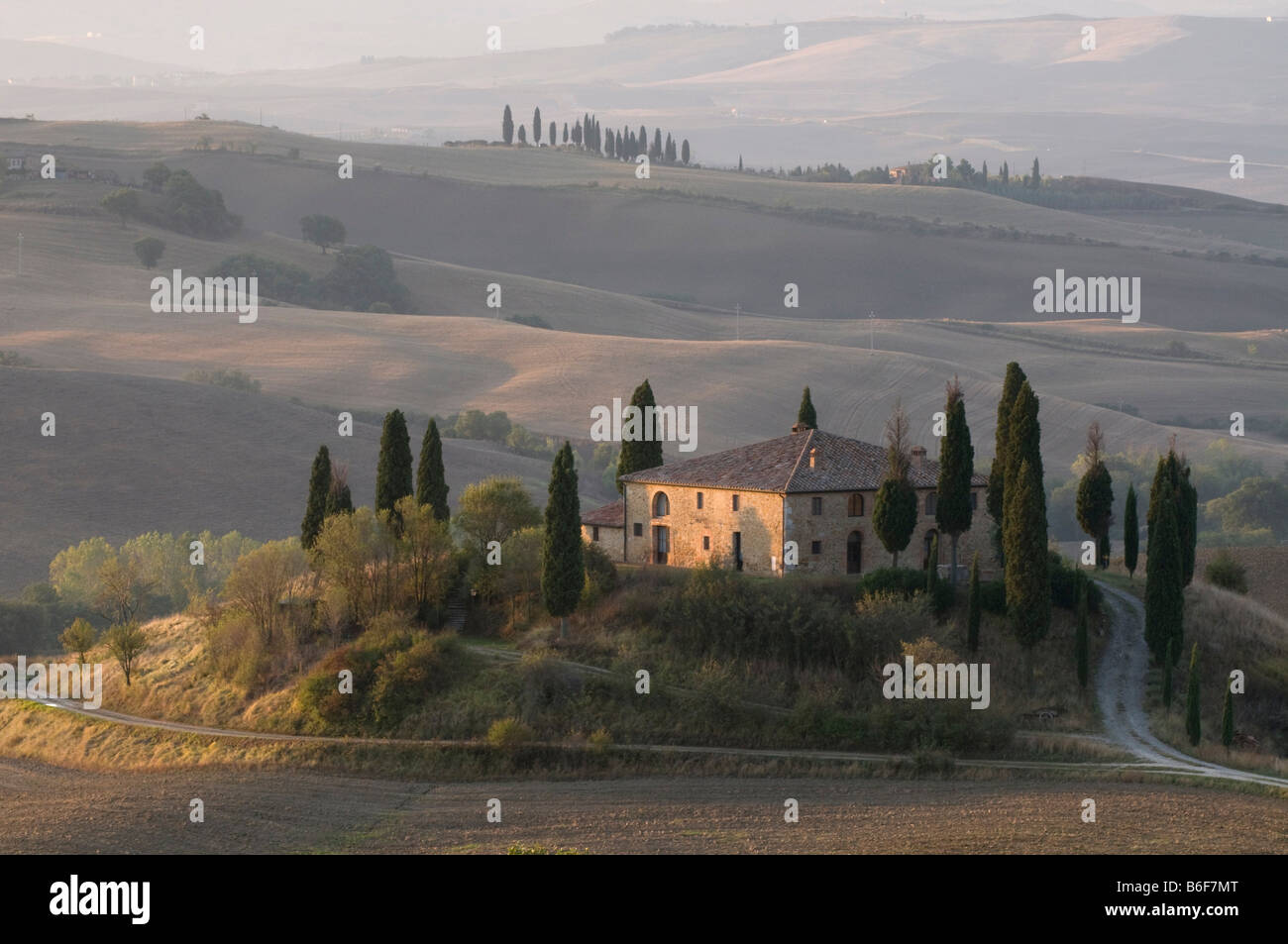 House in the country, Podere Belverde in the morning mist, Val d'Orcia ...