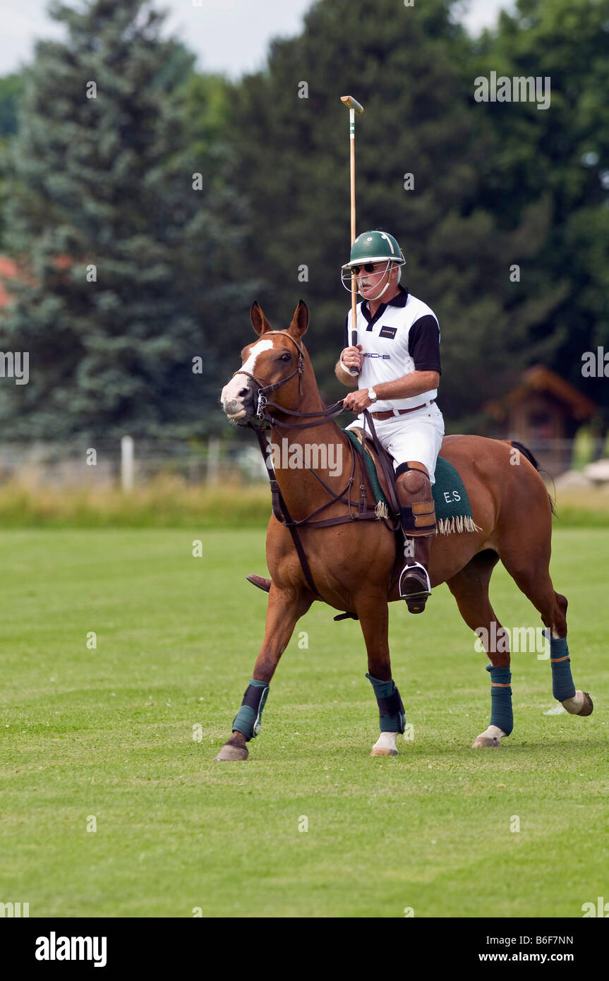 Polo player riding his pony during the Berenberg High Goal Trophy 2008 ...